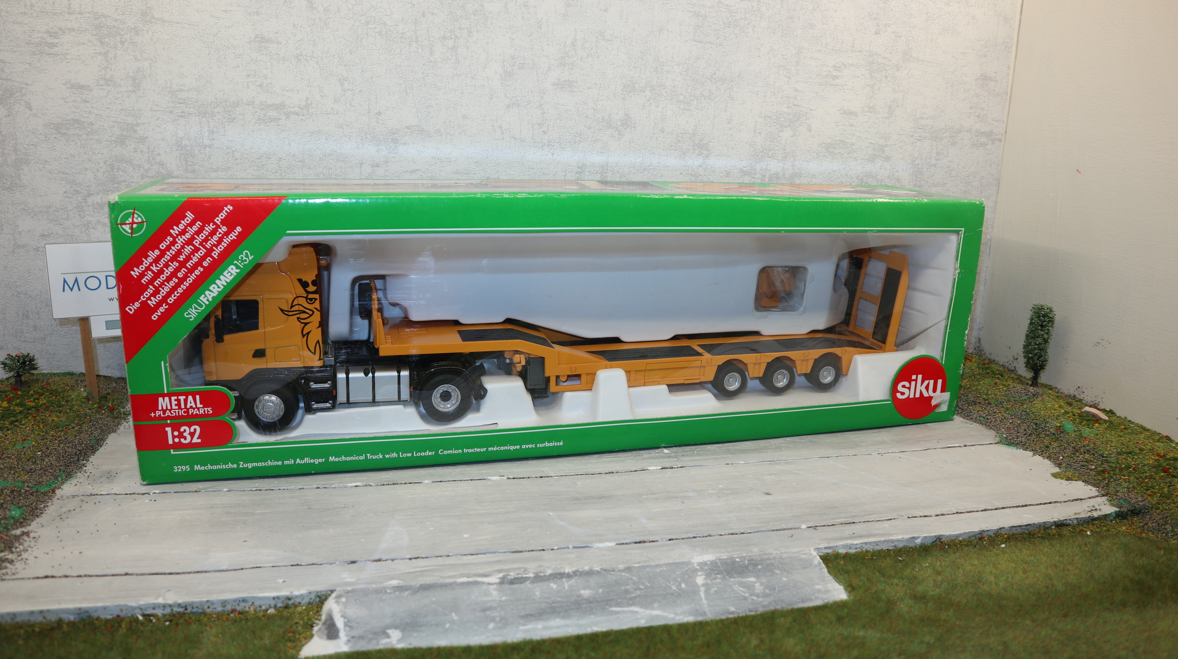 Siku 3295 in 1:32 SCANIA mit Tieflader in gelb, Mechanische Ausführung NEU in OVP
