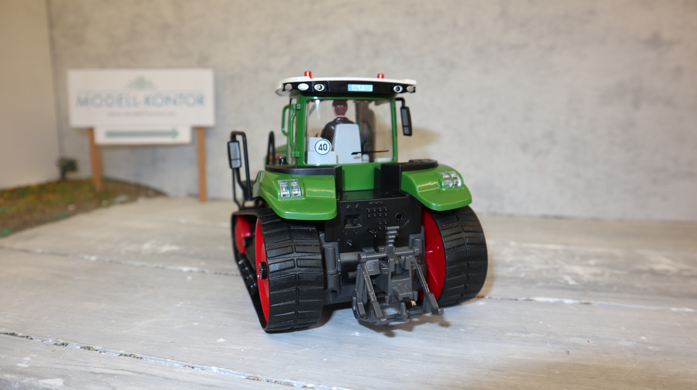 Siku 6789 in 1:32, Control Fendt Raupe mit App und Fernbedienung