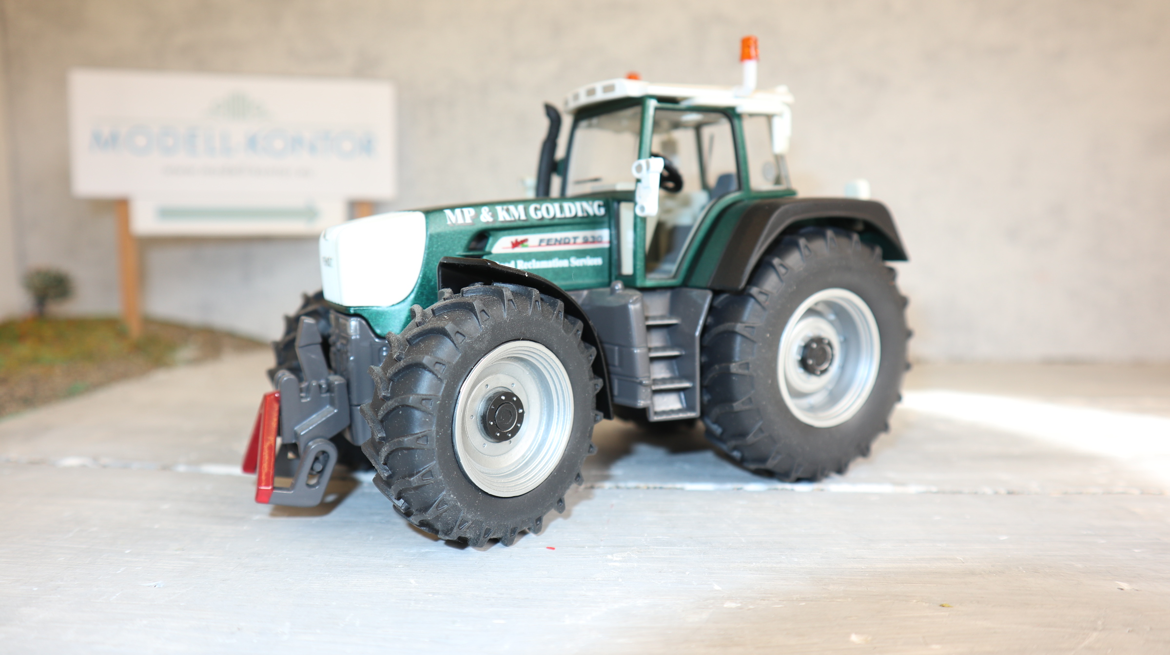 Siku 3254 in 1:32, Fendt 930 GOLDING Sondermodell, NEU in OVP